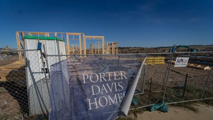 Porter Davis சரிவால் 1,500 விக்டோரியா வீடுகள் அழிக்கப்பட்டன - Tamil ...