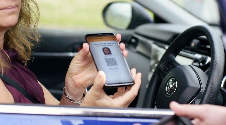 டிஜிட்டல் ஓட்டுநர் உரிமம் குறித்து குயின்ஸ்லாந்து ஓட்டுநர்களுக்கு ஒரு ...